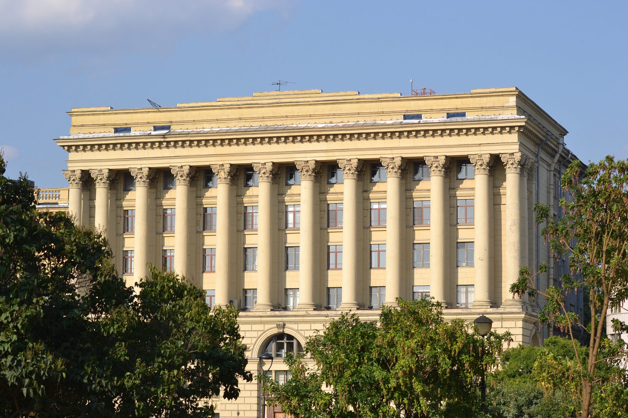 Consulate General of Peru in Madrid: Address, Hours, and Appointment