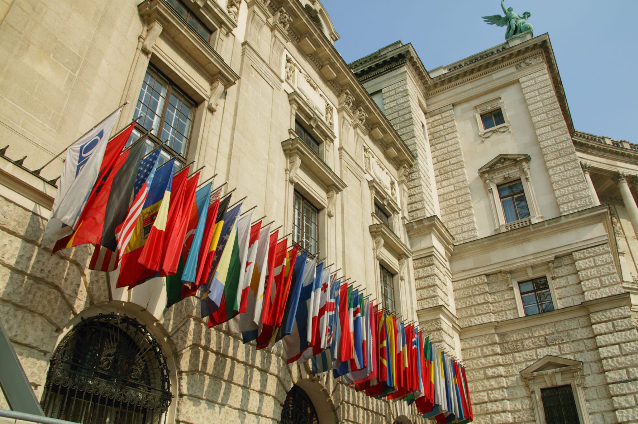 Consulado General del Perú en Barcelona: Dirección, Horarios, Servicios ...